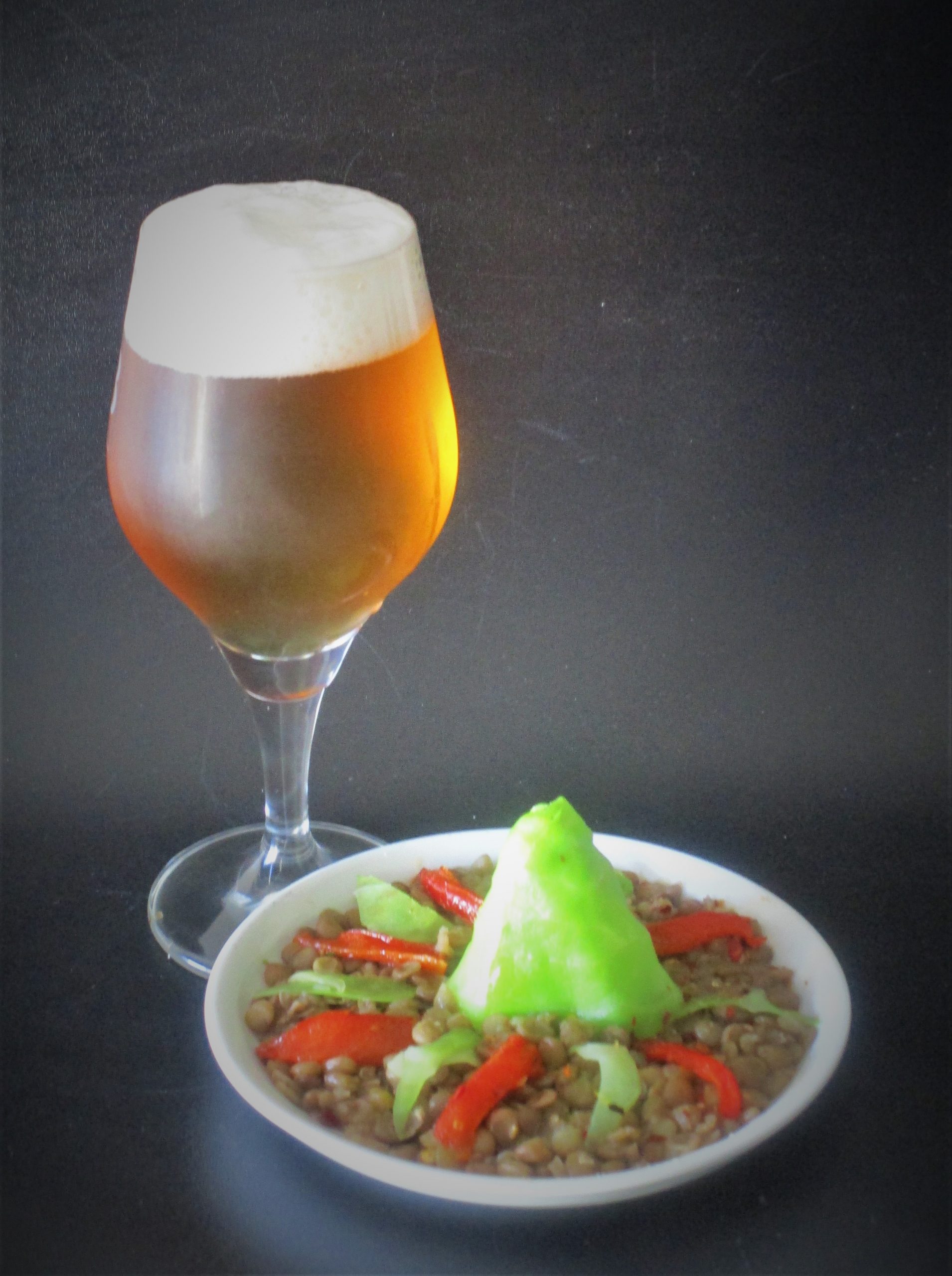 Linzen met spitskool en geroosterde rode paprika - Bier Cuisine