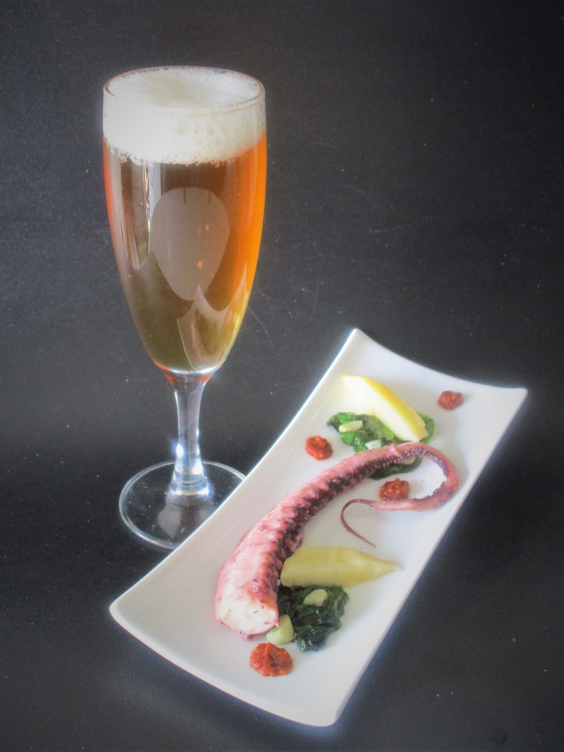 Octopus met bladspinazie, polenta en harissa - Bier Cuisine