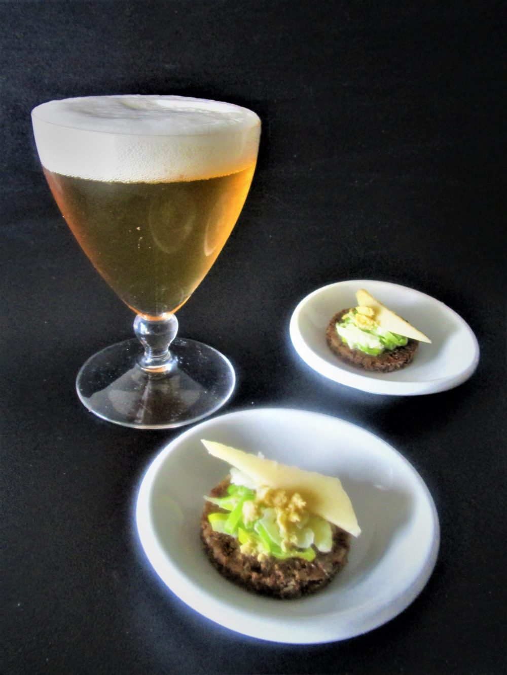 Roggebrood, bleekselderij, appel, oude kaas - Bier Cuisine